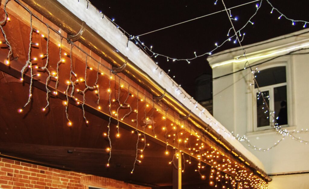 Tips for Hanging Christmas Lights on Your Roof Without Damaging It ...